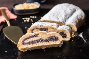 Glutenfreier und veganer Mohn Stollen ohne Hefe