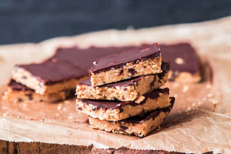 Glutenfreie und vegane No Bake Cookie Dough Schnitten