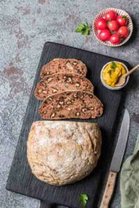 Einfaches glutenfreies und veganes Walnuss Brot ohne Hefe